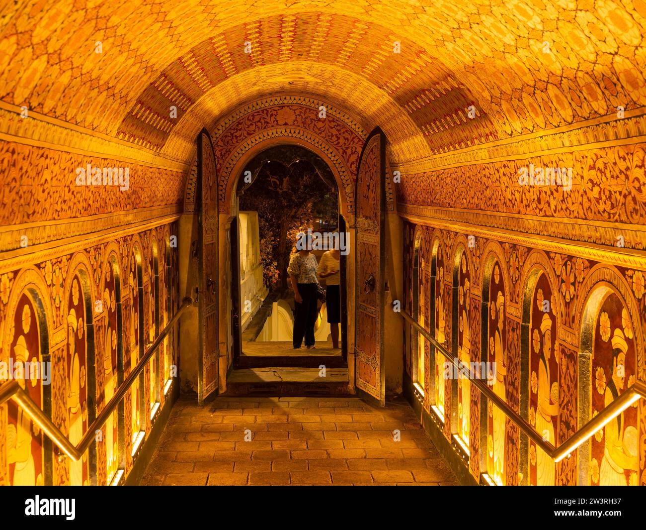 Tooth Temple Entrance, Sri Dalada Maligawa, Kandy, Sri Lanka Stock ...