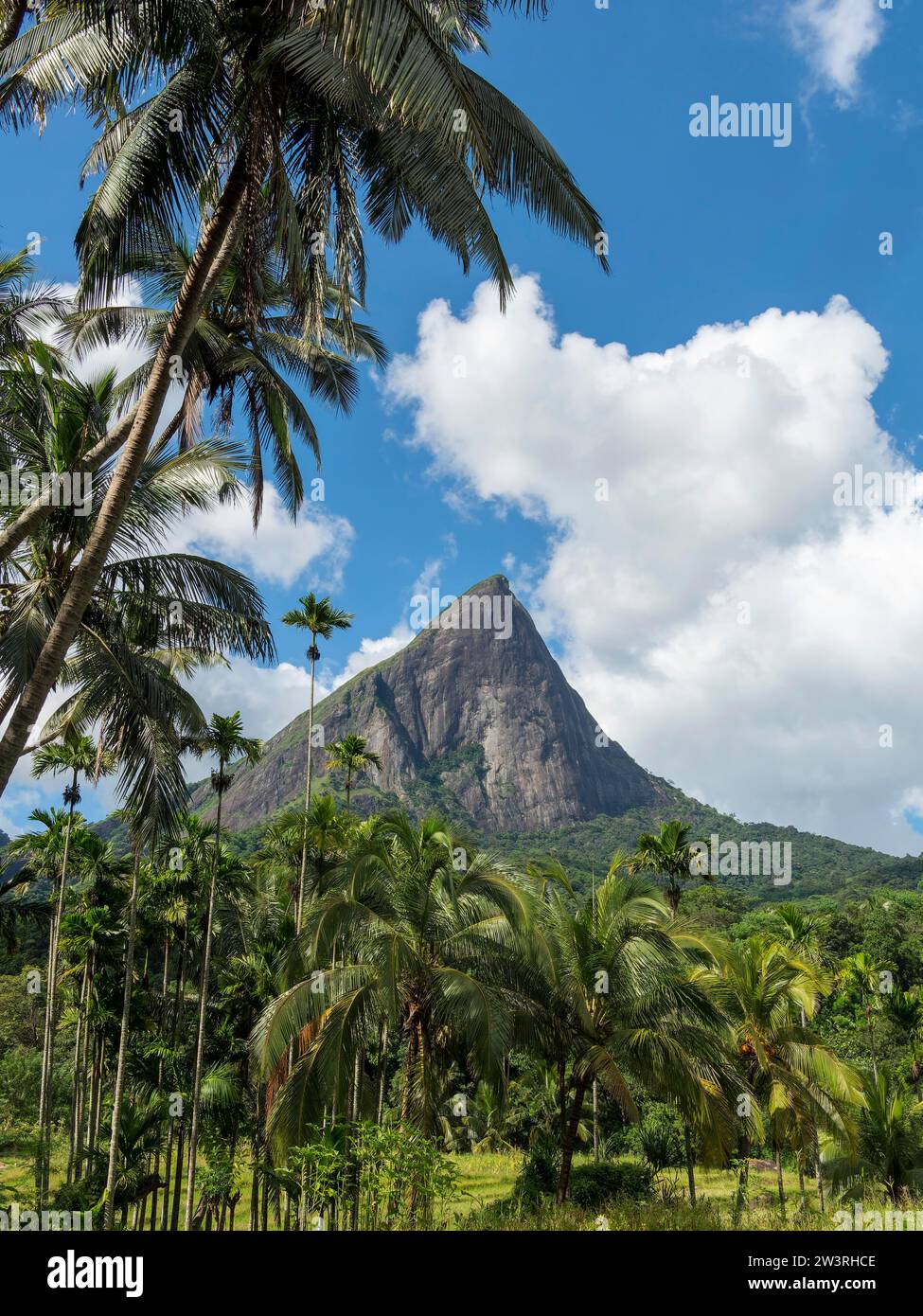 Knuckles mountain range with Lakegala mountain and rocks, Meemure, Sri ...