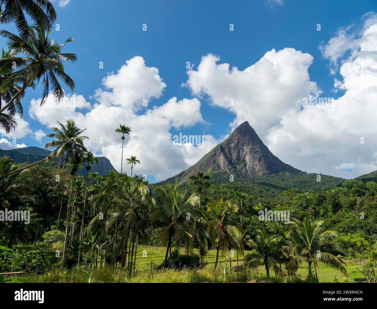 Knuckles mountain range with Lakegala mountain and rocks, Meemure, Sri ...