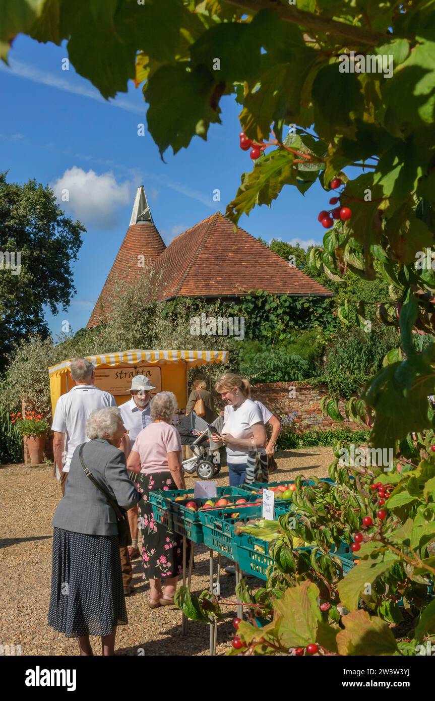 Sarah Raven Garden Perch Hill Robertsbridge Sussex England Stock Photo ...