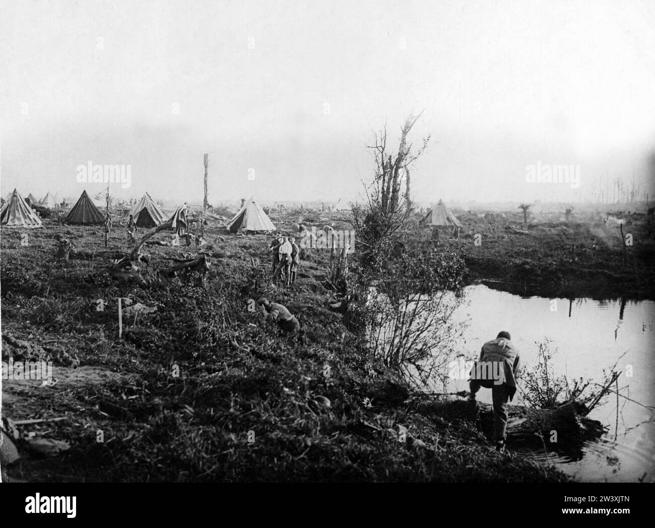 Official photograph taken on the British Western Front showing soldiers ...