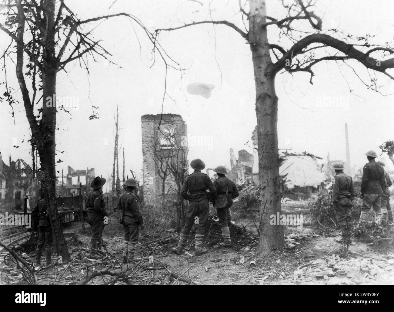 Official photograph taken on the British Western Front showing soldiers ...