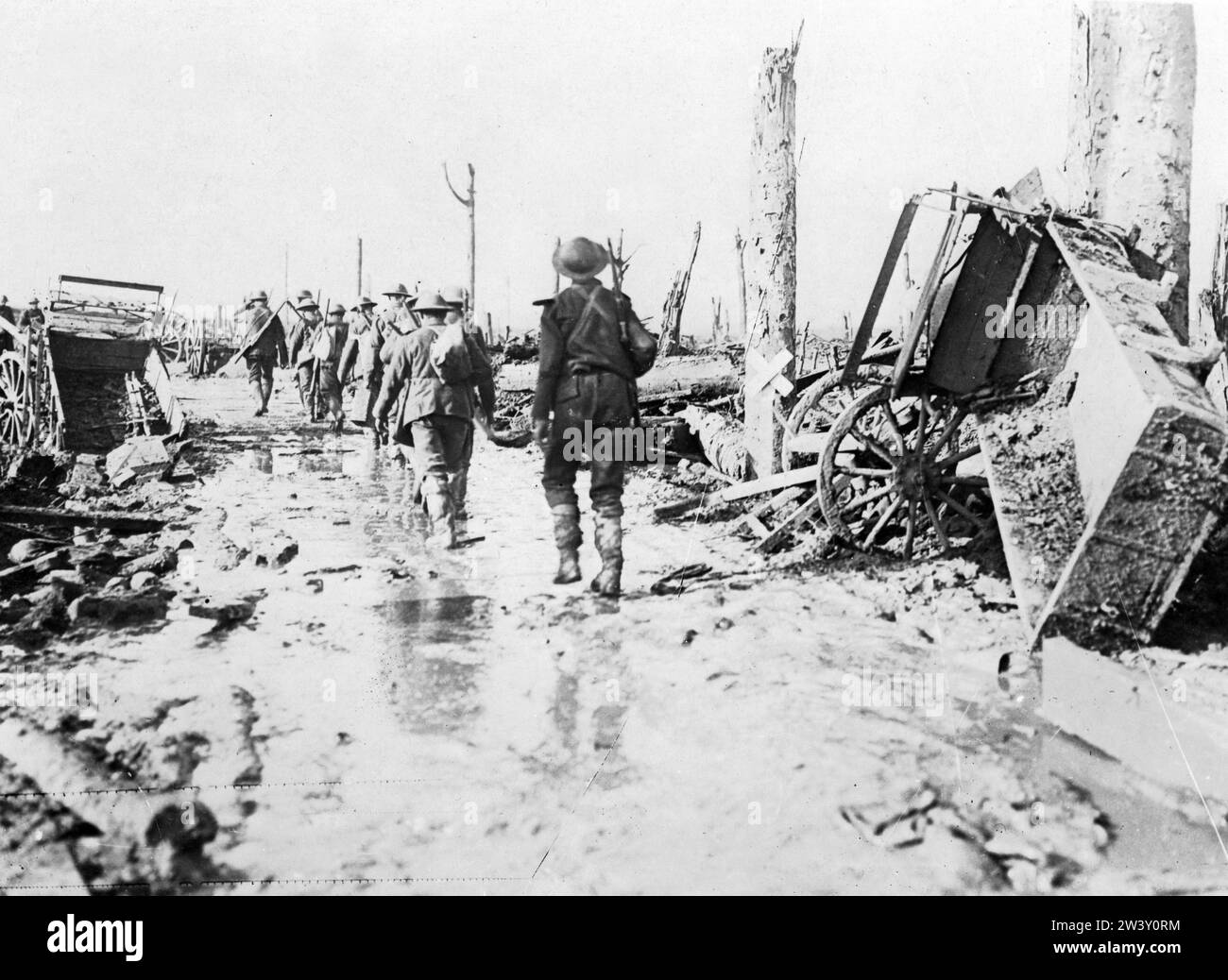 Official photograph taken on the British Western Front showing soldiers ...