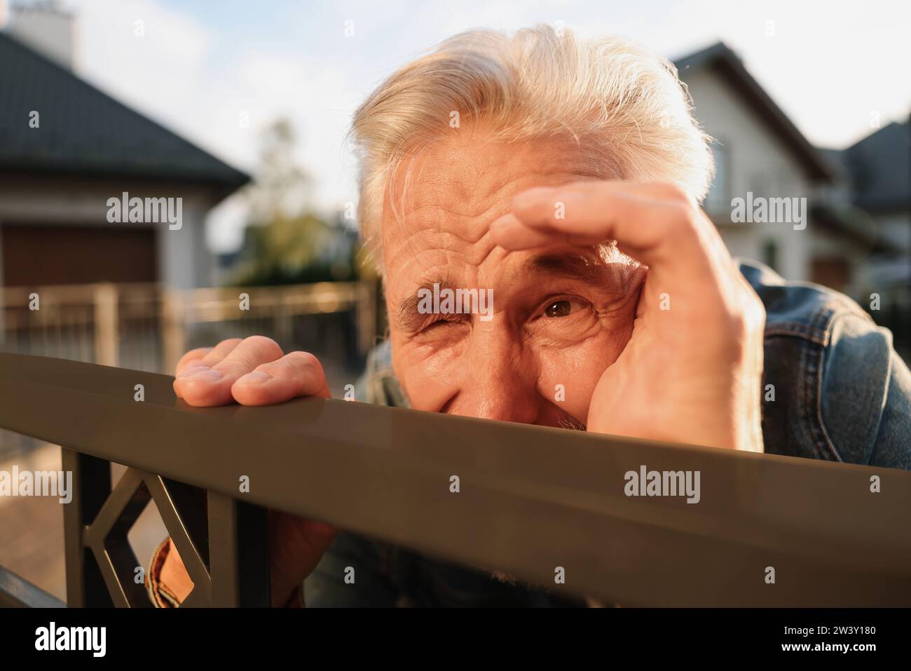 Peeking over fence hi-res stock photography and images - Alamy