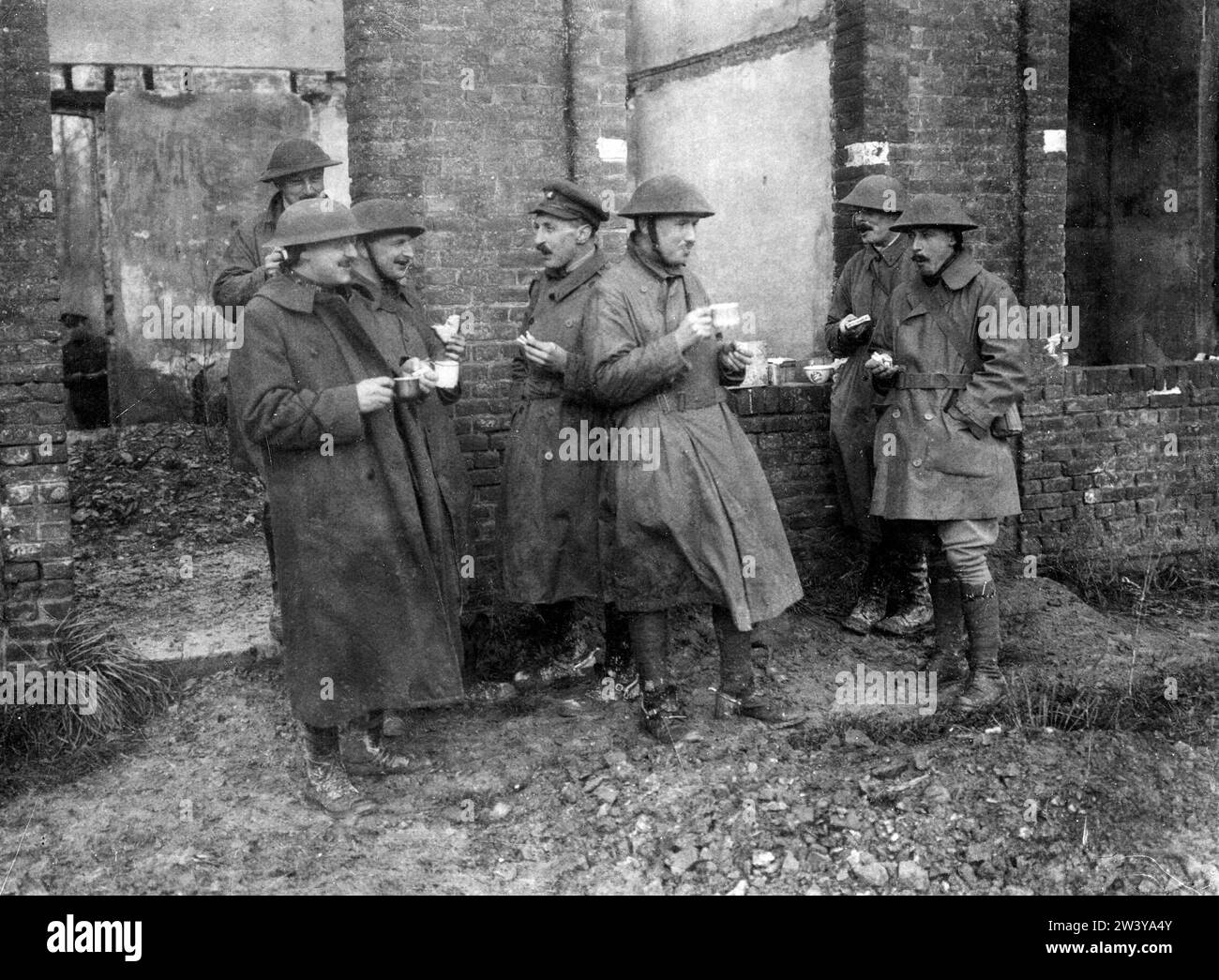 Official photograph taken on the British Western Front showing soldiers ...