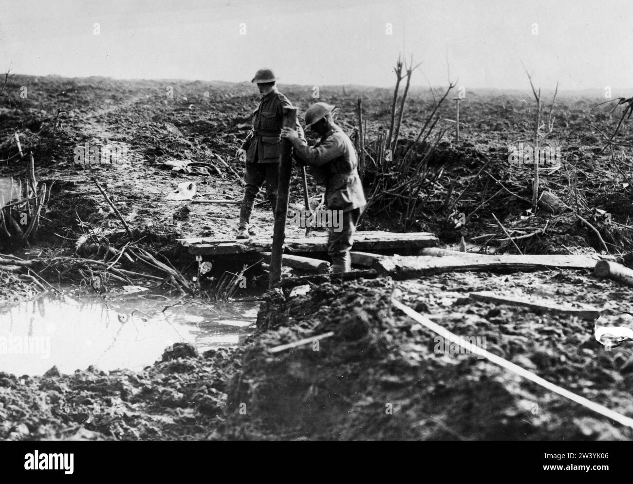 Official photograph taken on the British Western Front showing soldiers ...