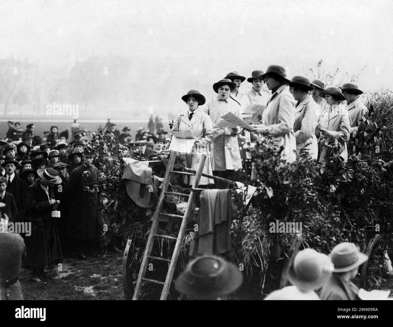 Official photograph showing choir singing at event Stock Photo - Alamy