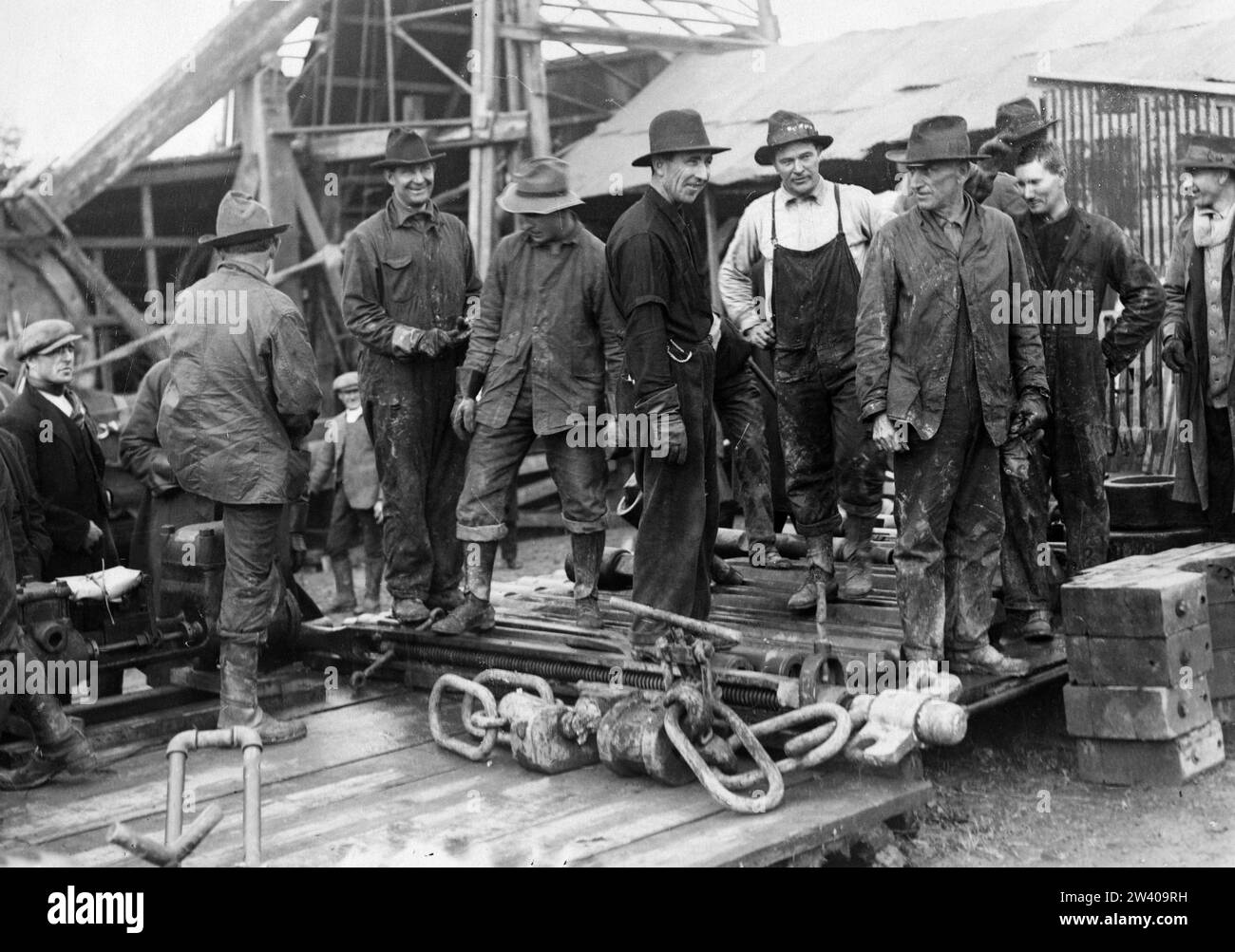Official photograph taken on the British Western Front showing men ...