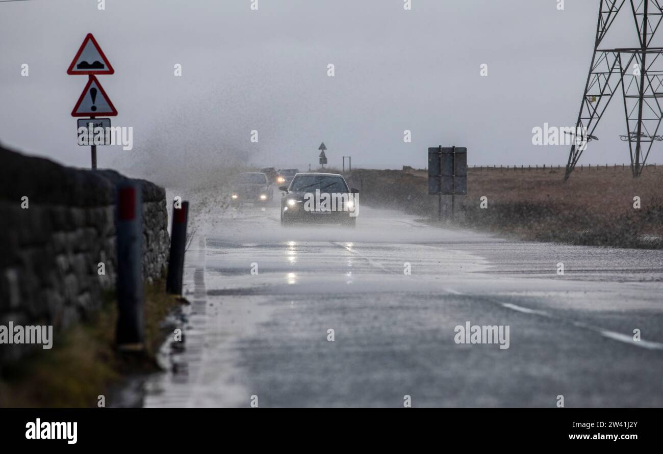 West Yorkshire, UK. 21st Dec, 2023. UK Weather. Drivers and road users ...