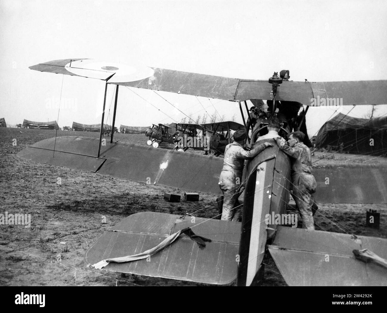 Official photograph taken on the British Western Front showing soldiers ...