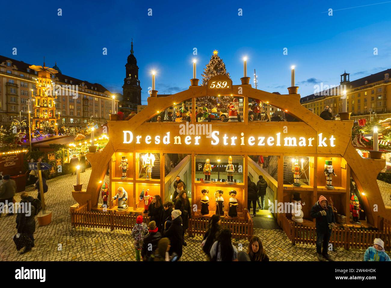 589. Dresdner Striezelmarkt Der Dresdner Striezelmarkt ist ein ...