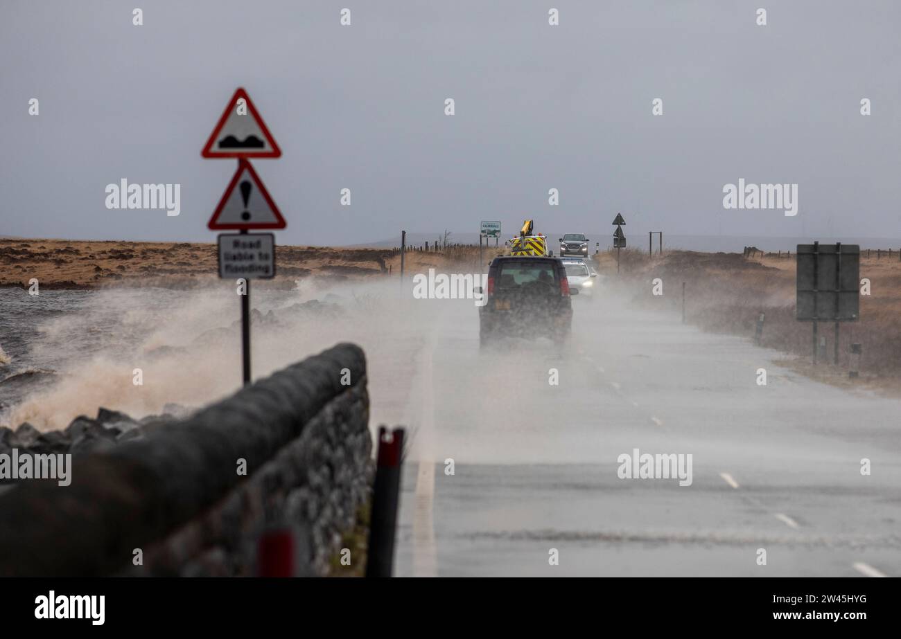 West Yorkshire, UK. 21st Dec, 2023. UK Weather. Drivers and road users ...