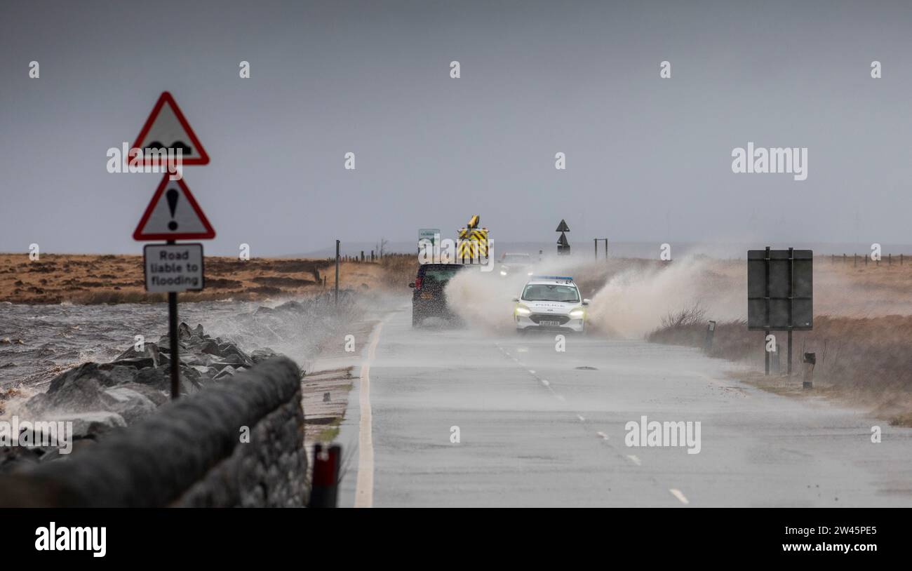 West Yorkshire, UK. 21st Dec, 2023. UK Weather. Drivers and road users ...
