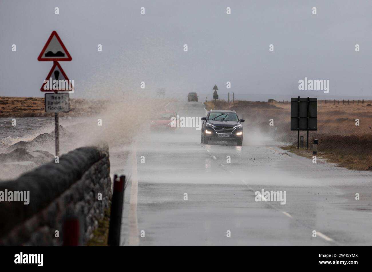 West Yorkshire, UK. 21st Dec, 2023. UK Weather. Drivers and road users ...