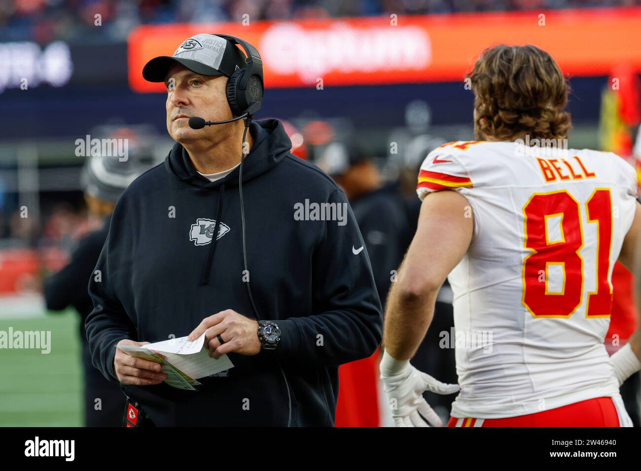 Kansas City Chiefs offensive line coach Andy Heck on the sideline ...