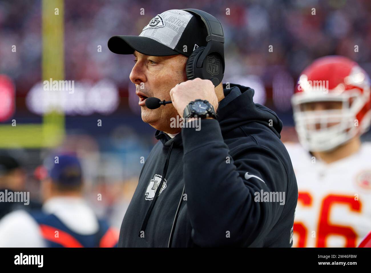 Kansas City Chiefs offensive line coach Andy Heck on the sideline ...