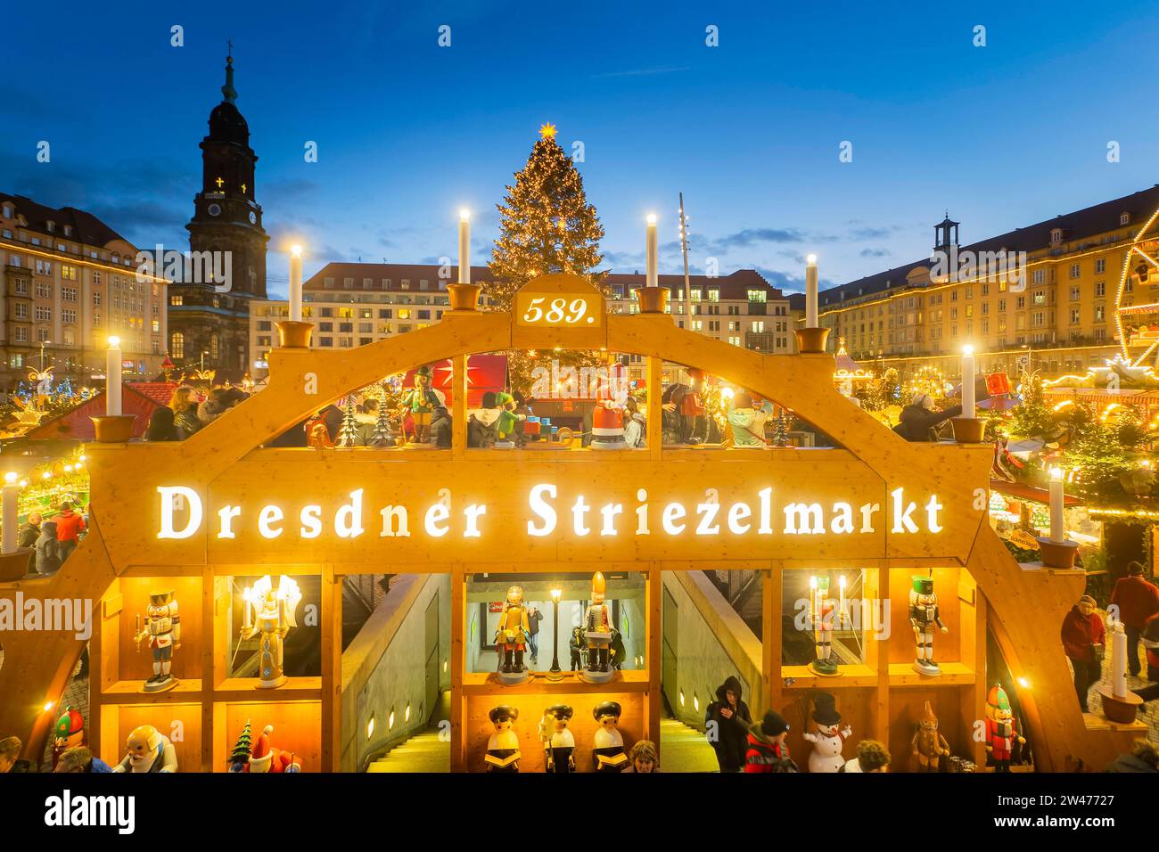 589. Dresdner Striezelmarkt Der Dresdner Striezelmarkt ist ein ...