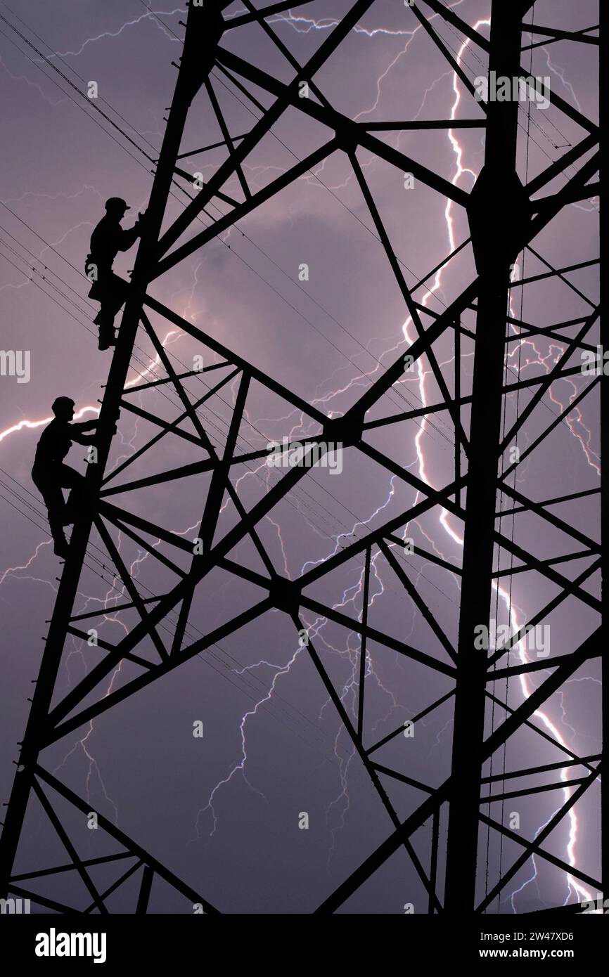 Strommast gewitter hi-res stock photography and images - Alamy