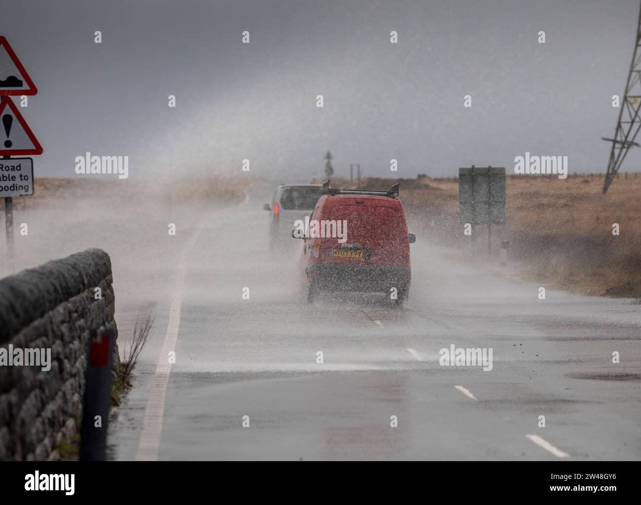 West Yorkshire, UK. 21st Dec, 2023. UK Weather. Drivers and road users ...