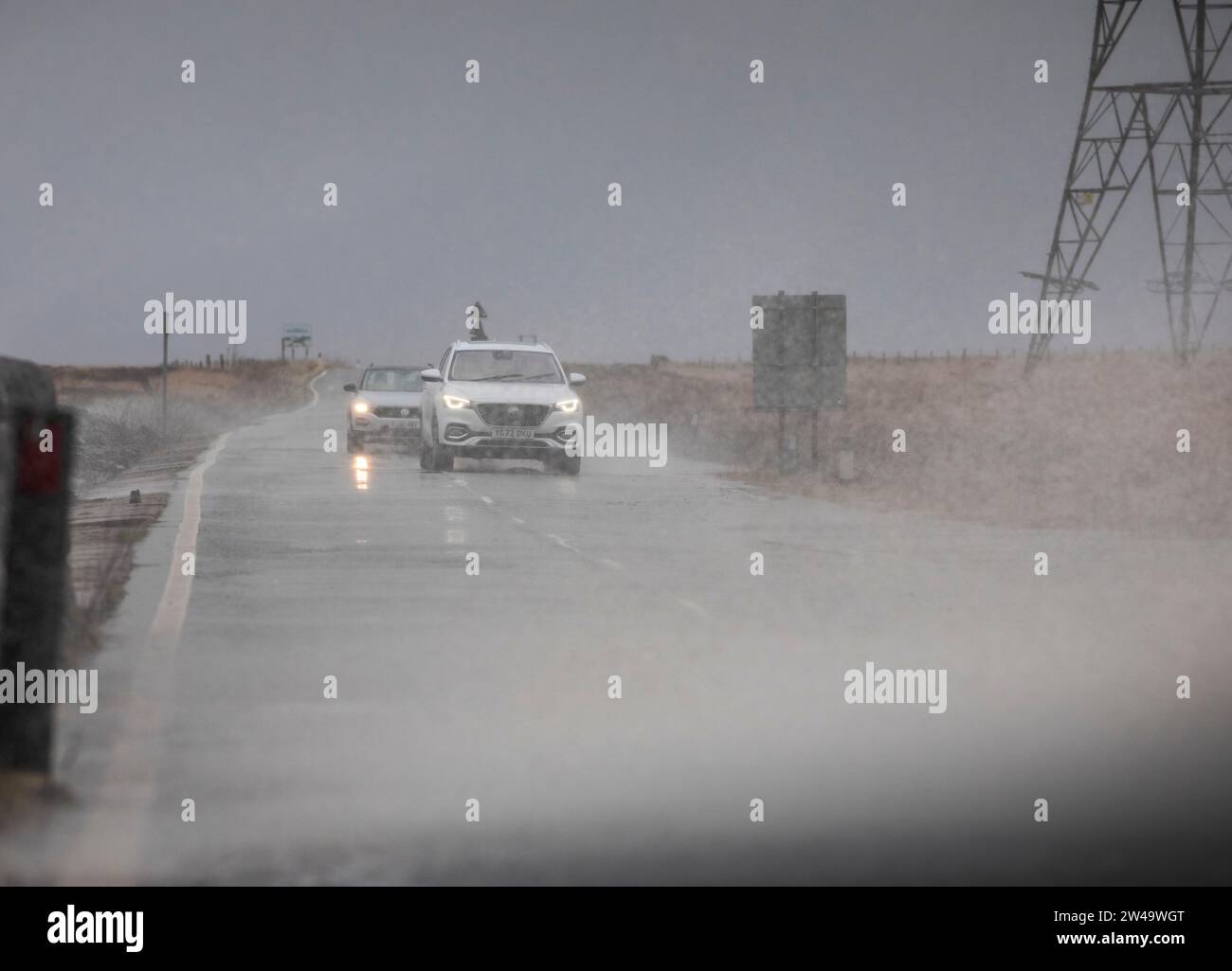 West Yorkshire, UK. 21st Dec, 2023. UK Weather. Drivers and road users ...