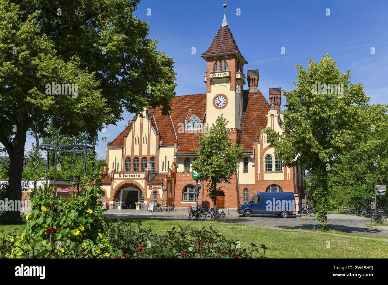 S-Bahnhof, Nikolassee, Zehlendorf, Berlin, Deutschland Stock Photo - Alamy