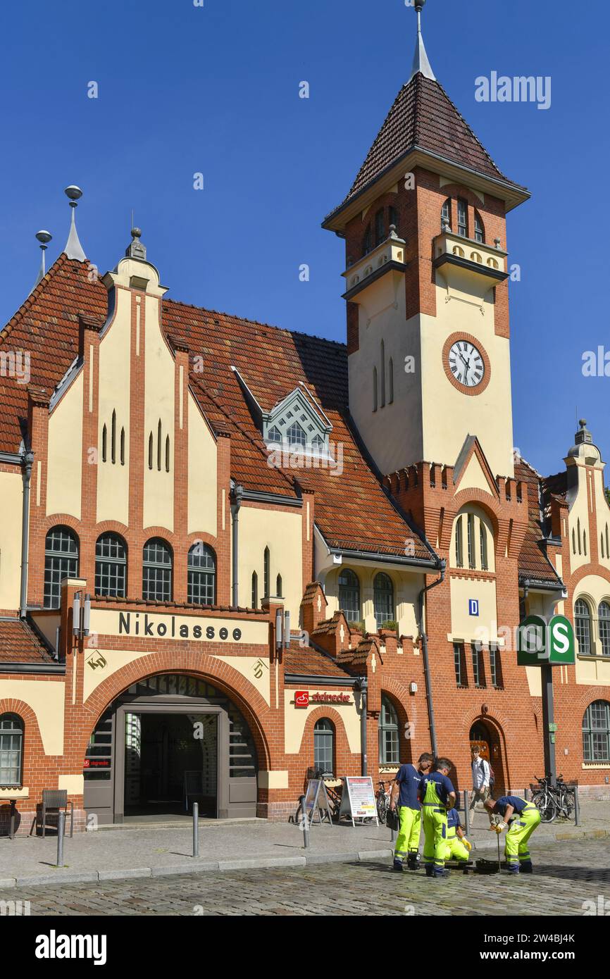 S-Bahnhof, Nikolassee, Zehlendorf, Berlin, Deutschland Stock Photo - Alamy
