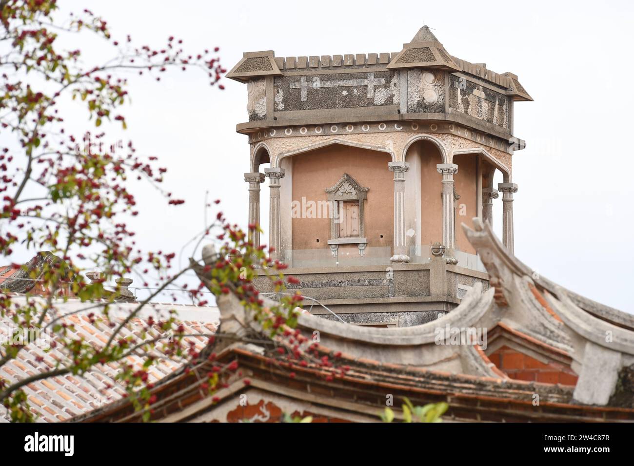 Gothic and romanesque elements hi-res stock photography and images - Alamy