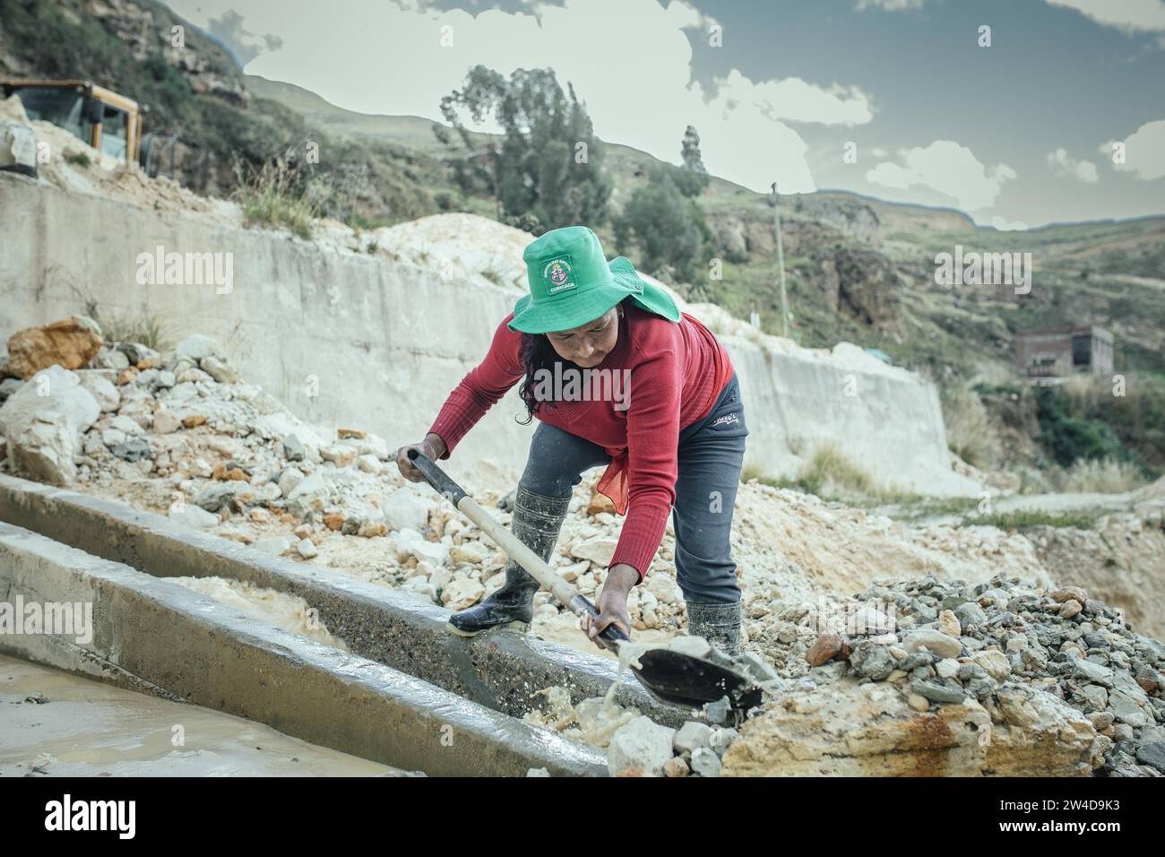 Woman working in a kaolin mine, Pachacayo, Peru Stock Photo - Alamy