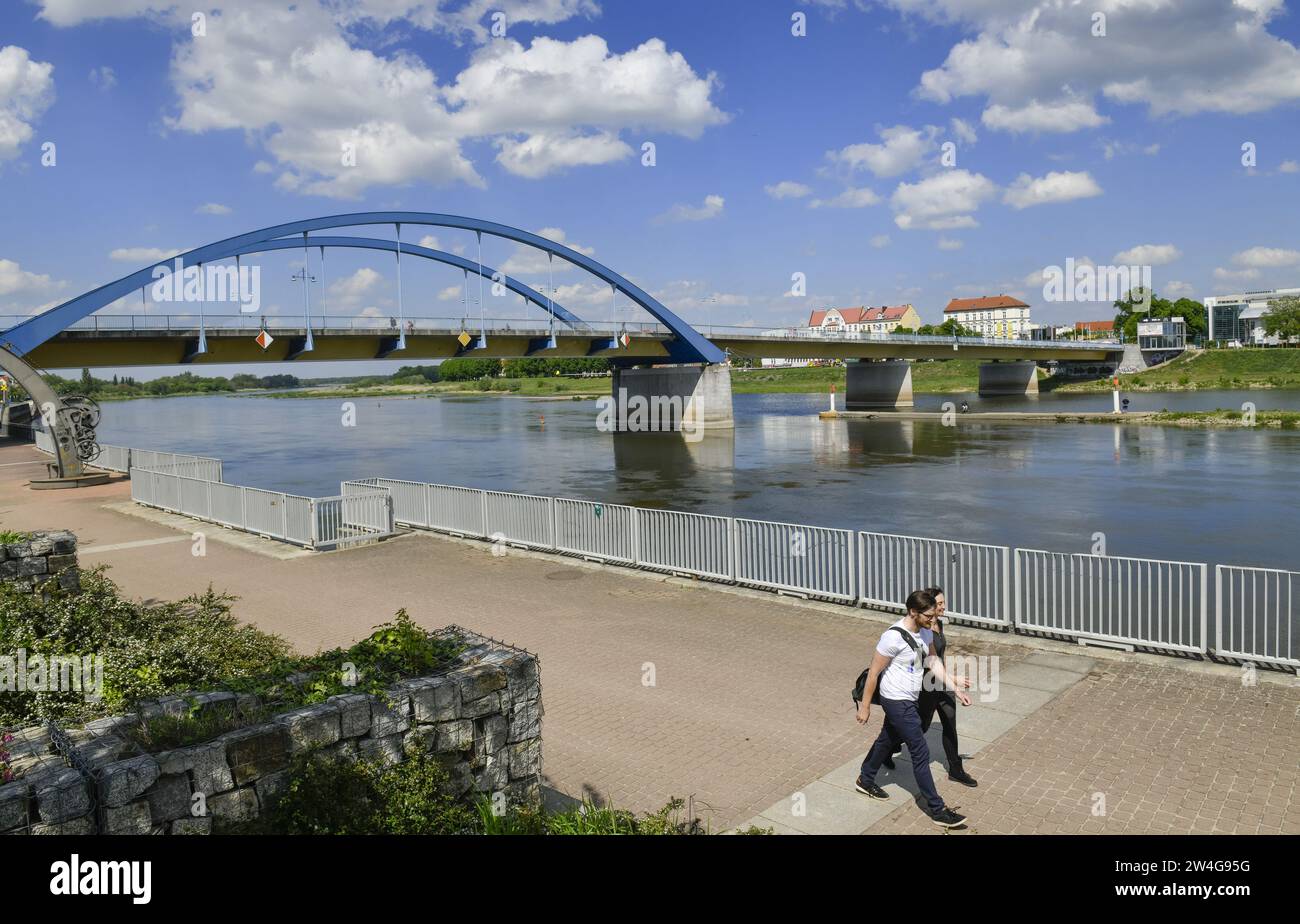 Promenade, Stadtbrücke, Fluß Oder, Frankfurt an der Oder, Brandenburg ...