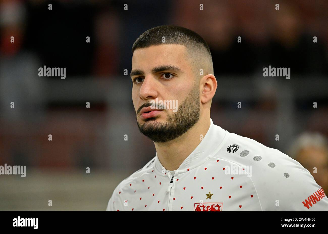 Stuttgart, Deutschland. 20th Dec, 2023. vor Spielbeginn: Deniz Undav VfB Stuttgart (26) VfB ...