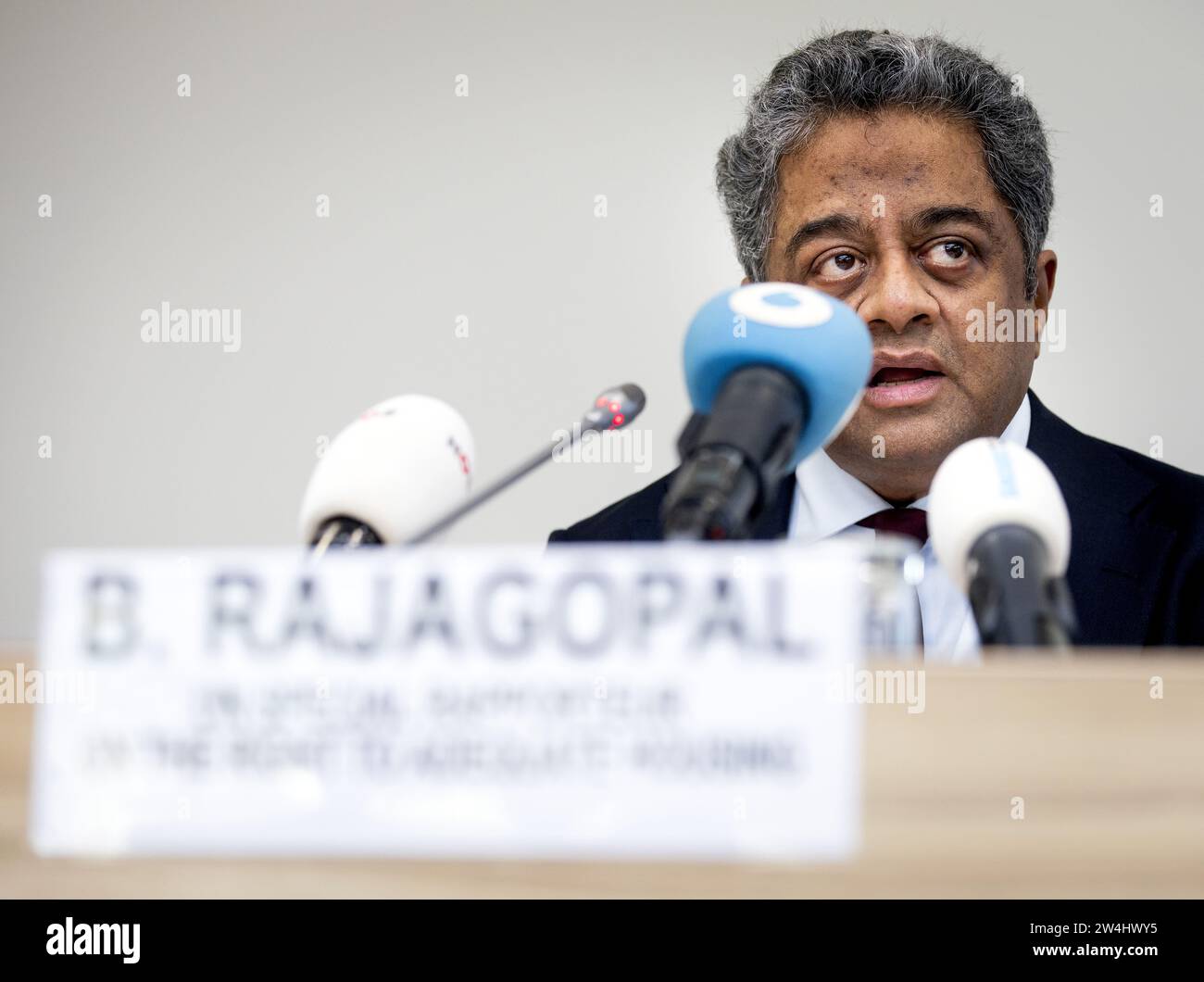 Clothing affordability hi-res stock photography and images - Alamy