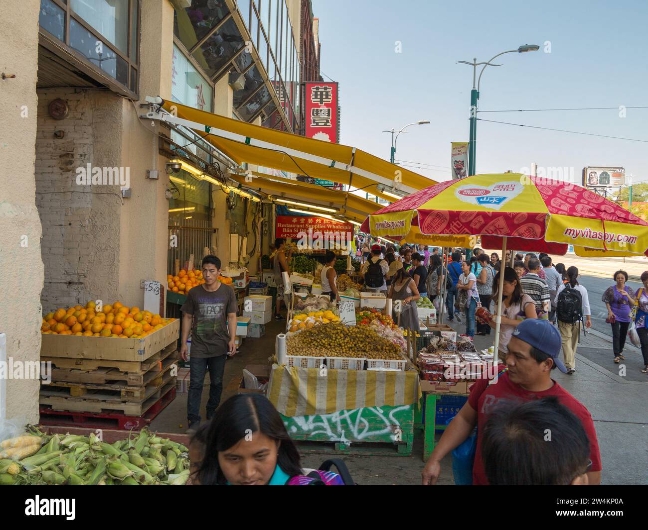 Peoples shopping at public market in Toronto's Chinatown. Spadina ave ...