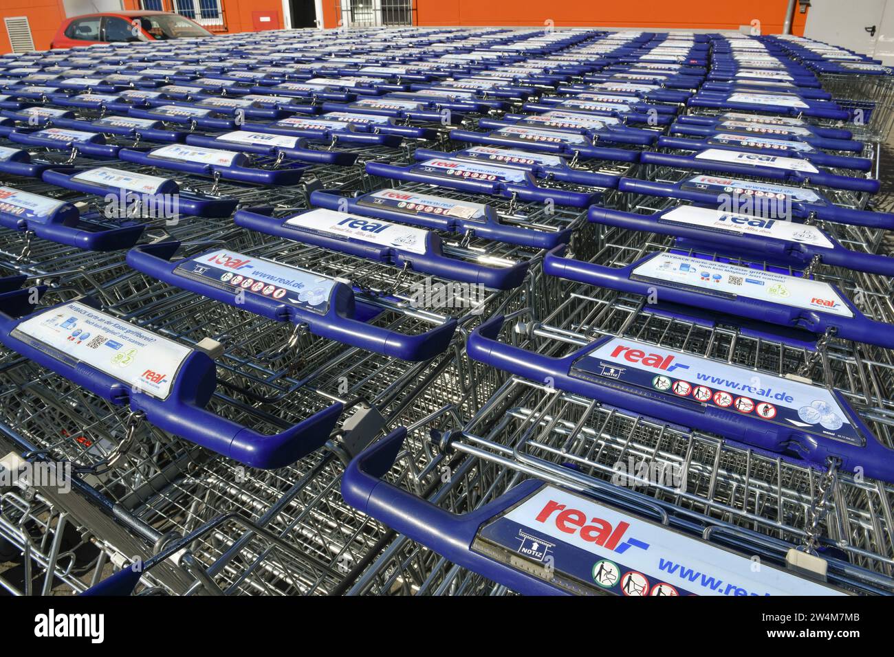 Einkaufswagen, REAL-Markt, Brandenburg, Deutschland Stock Photo - Alamy