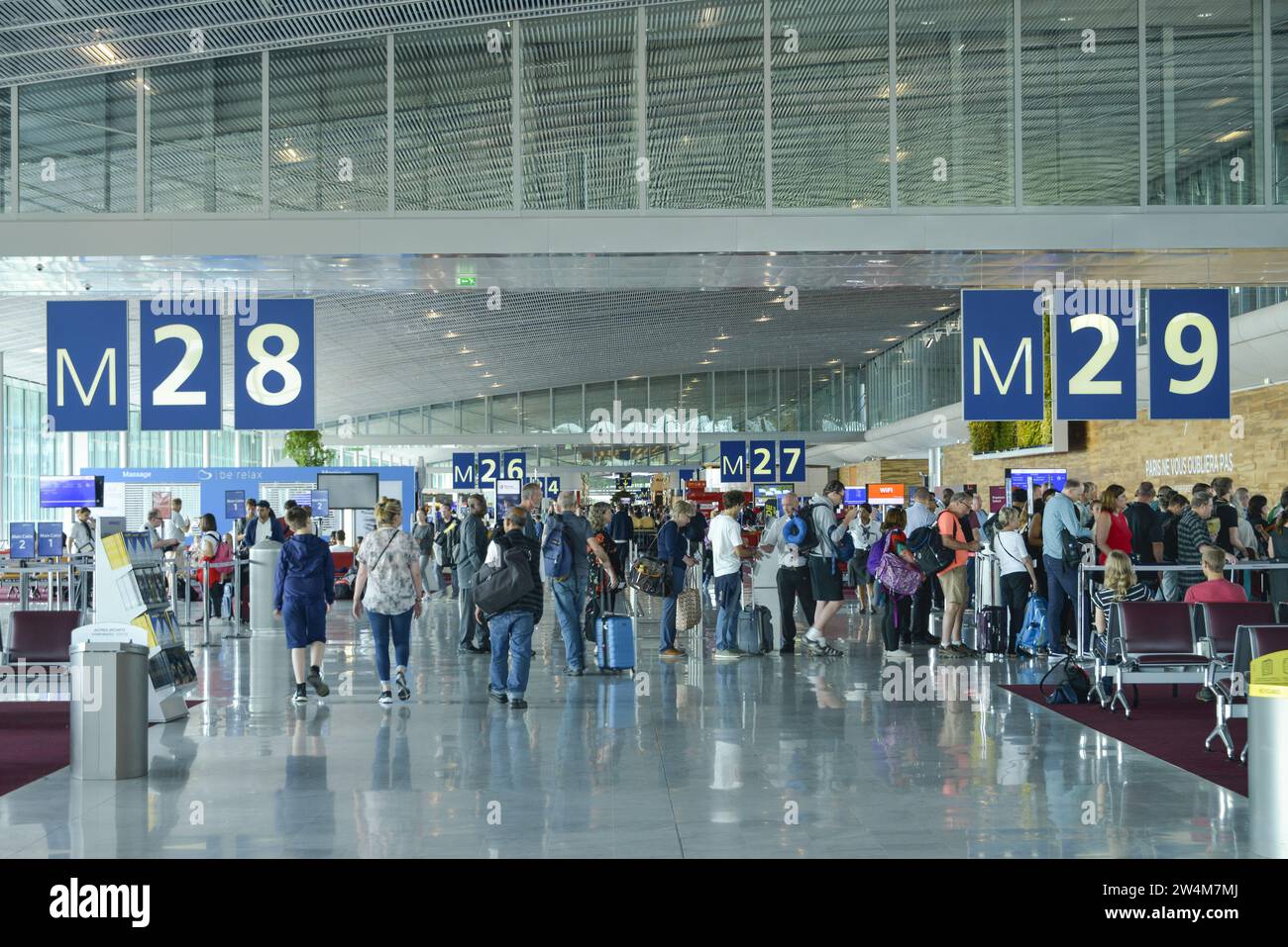 Passagiere, Gates, Abfertigung, Flughafen Charles de Gaulle, Paris ...
