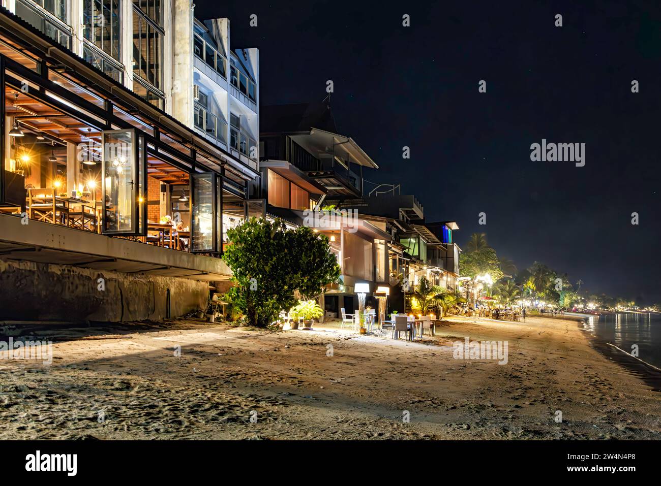 Beachfront restaurants at night, Fishermans Village, Bo Phut, Ko Samui ...