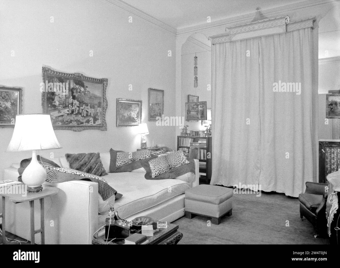 Boudoir in Mrs. Cartwright in Paris ca. 1936 Stock Photo - Alamy