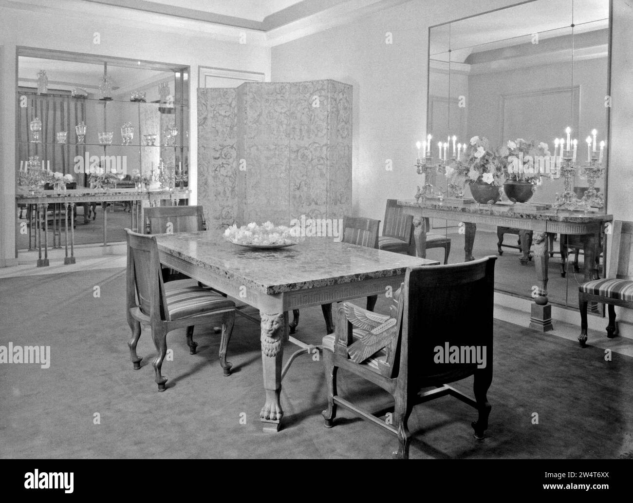 Dining room in Mrs. Cartwright in Paris ca. 1936 Stock Photo - Alamy