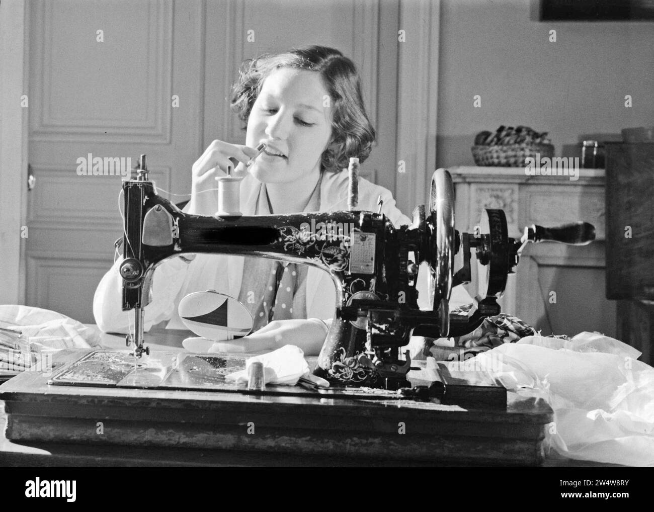Young woman behind a sewing machine ca. 1937 Stock Photo - Alamy