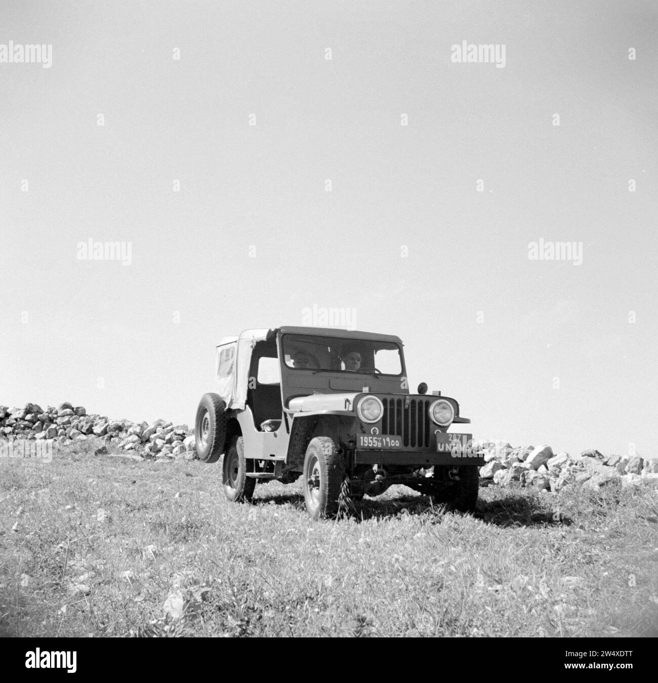 Jeep dirt road Black and White Stock Photos & Images - Alamy