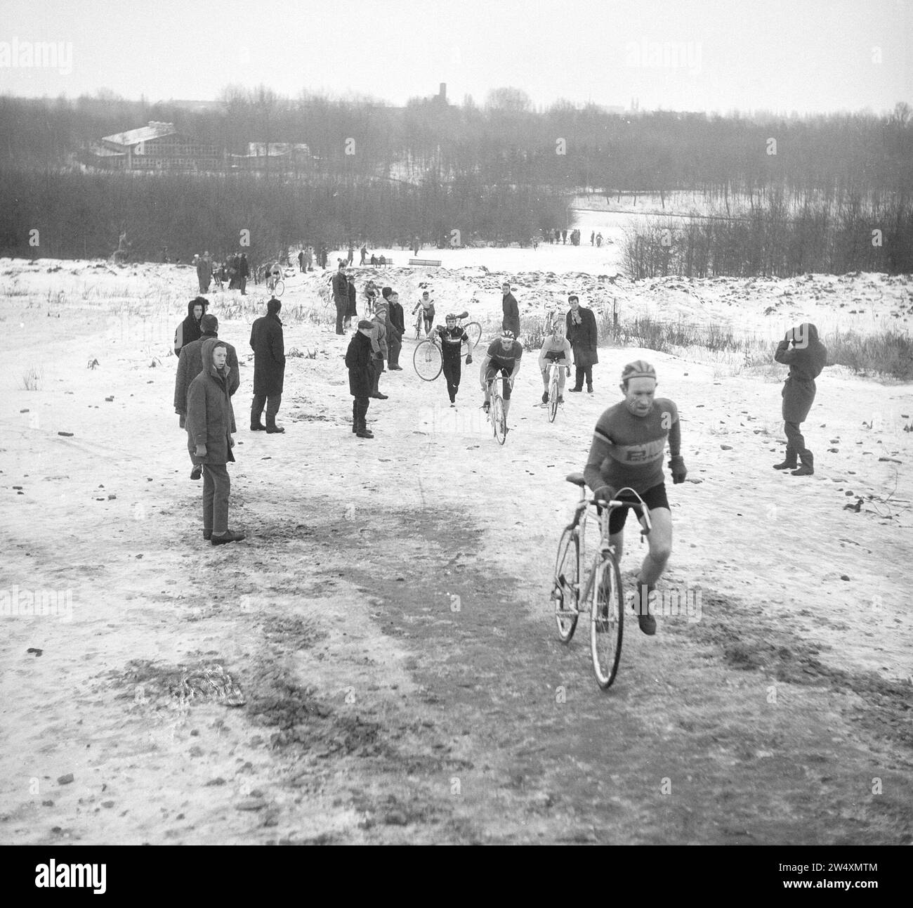 Cross cycle Black and White Stock Photos & Images - Alamy