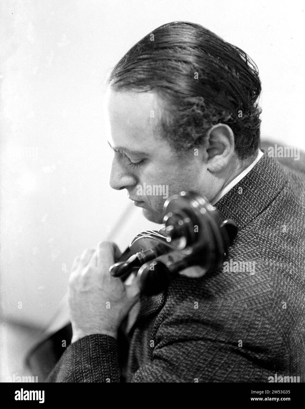 Portrait of cellist del Canho ca. 1932 Stock Photo - Alamy