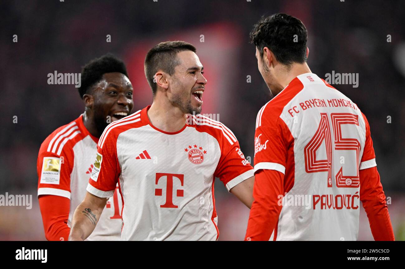 Goal celebration, cheering, Raphael Guerreiro FC Bayern Munich FCB (22 ...