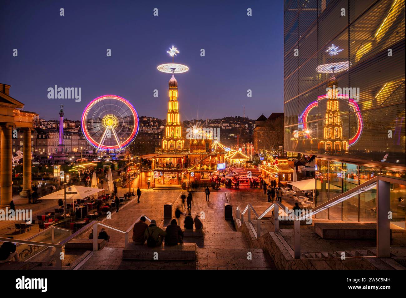 Market square with pyramid hi-res stock photography and images - Alamy