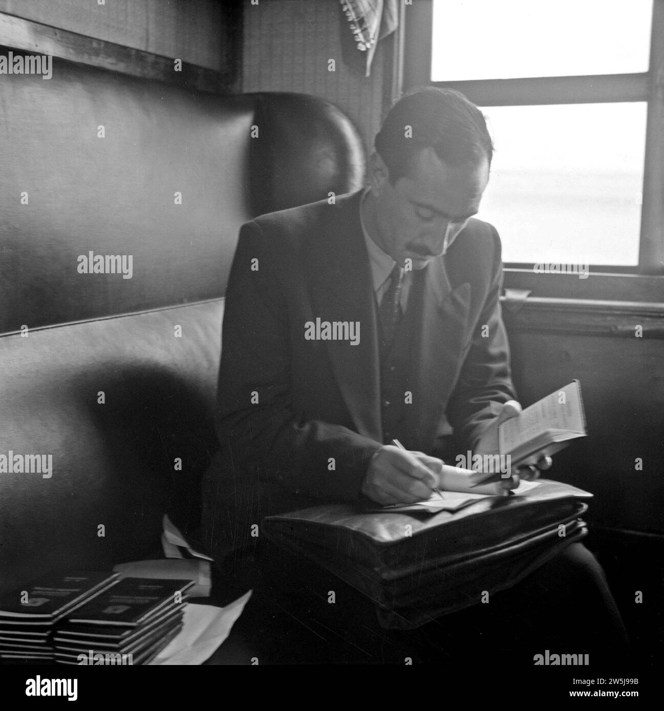 Working in 1950s man Black and White Stock Photos & Images - Alamy