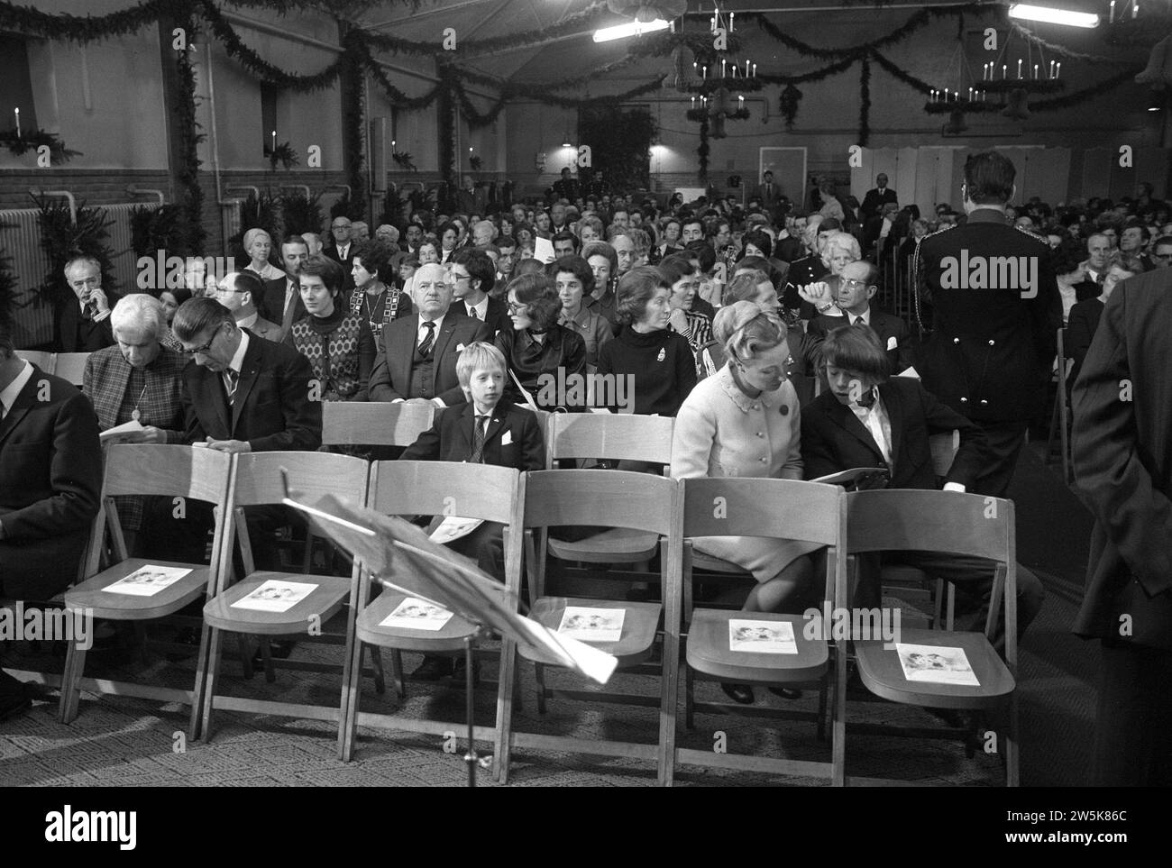 Christmas celebration Royal family with staff Soestdijk, the entire ...