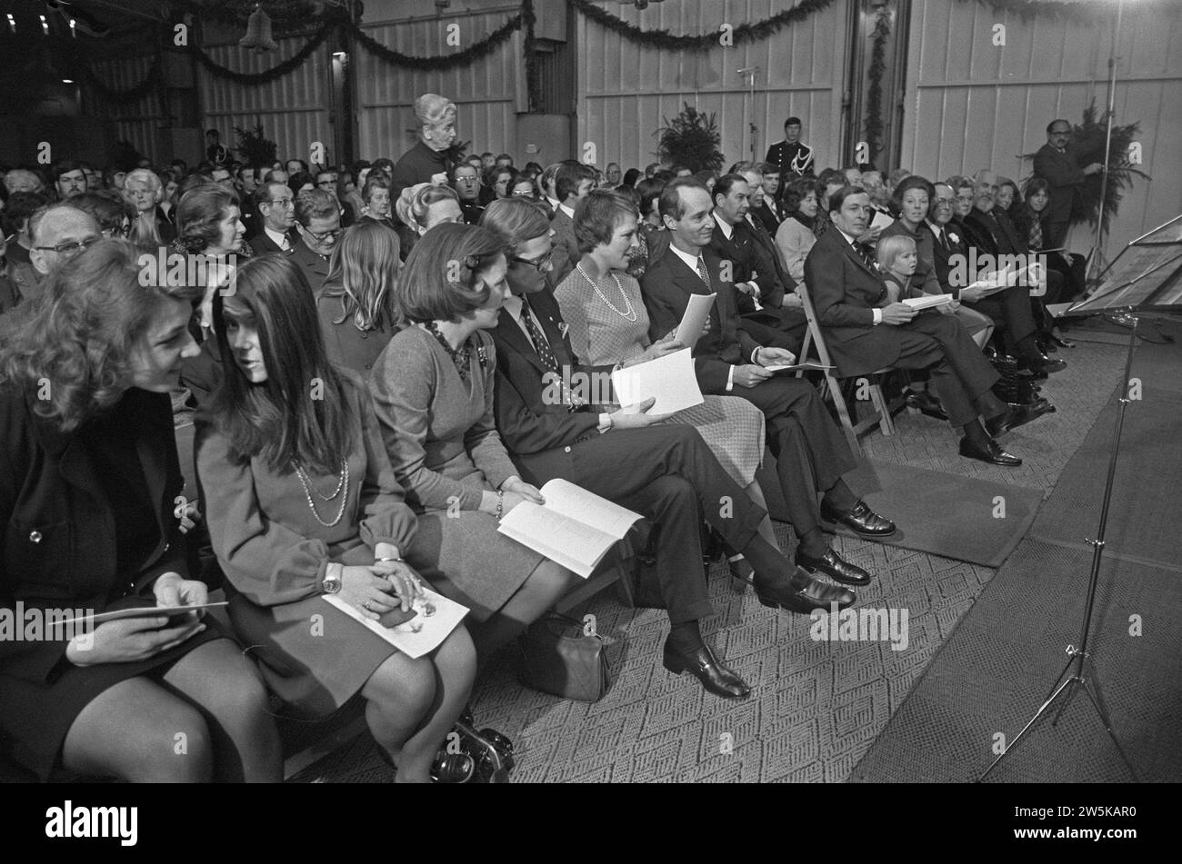 Royal family christmas 1970s hi-res stock photography and images - Alamy