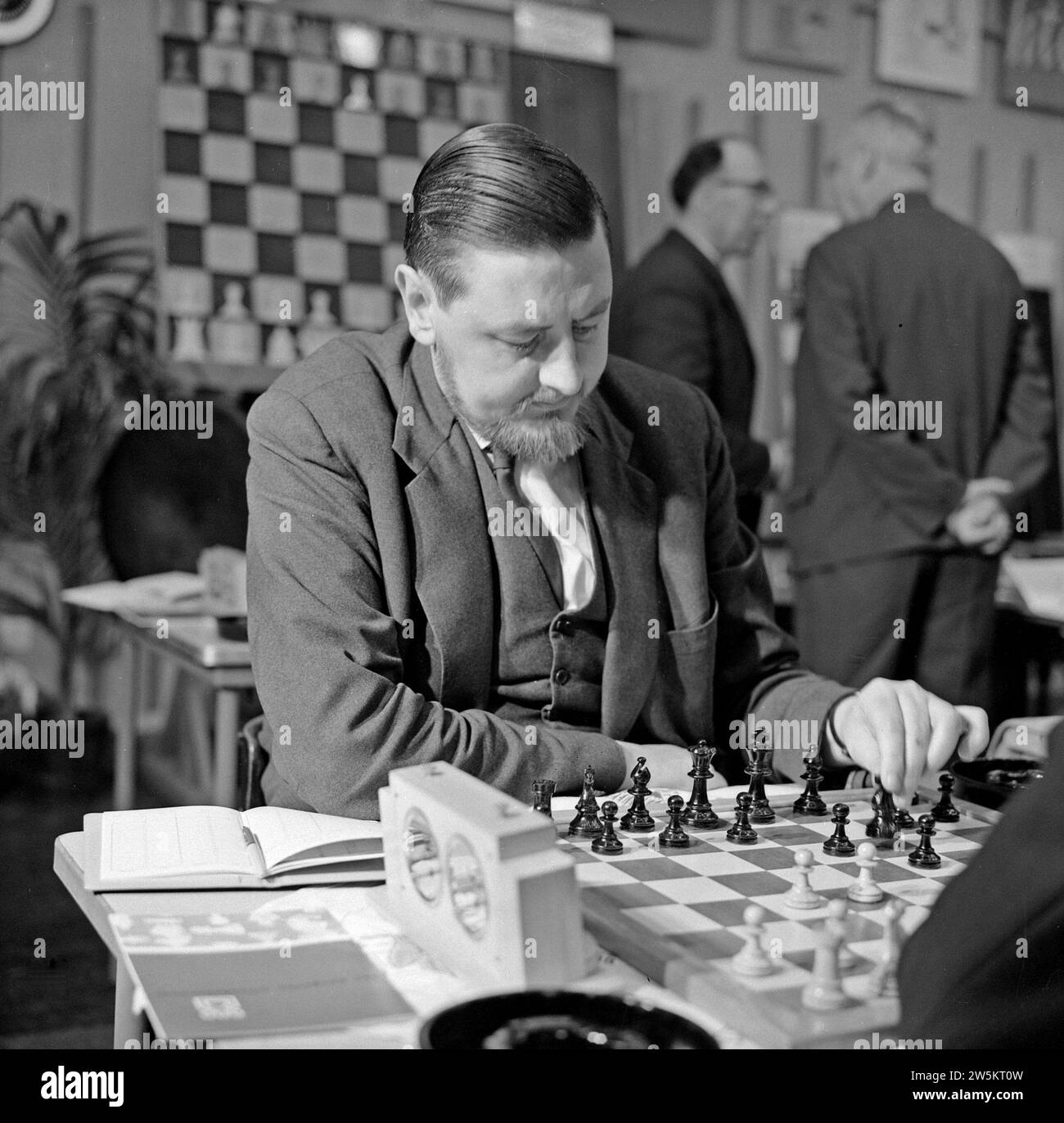 Blast furnace chess tournament. Grandmaster Donner's turn ca. January 8 ...