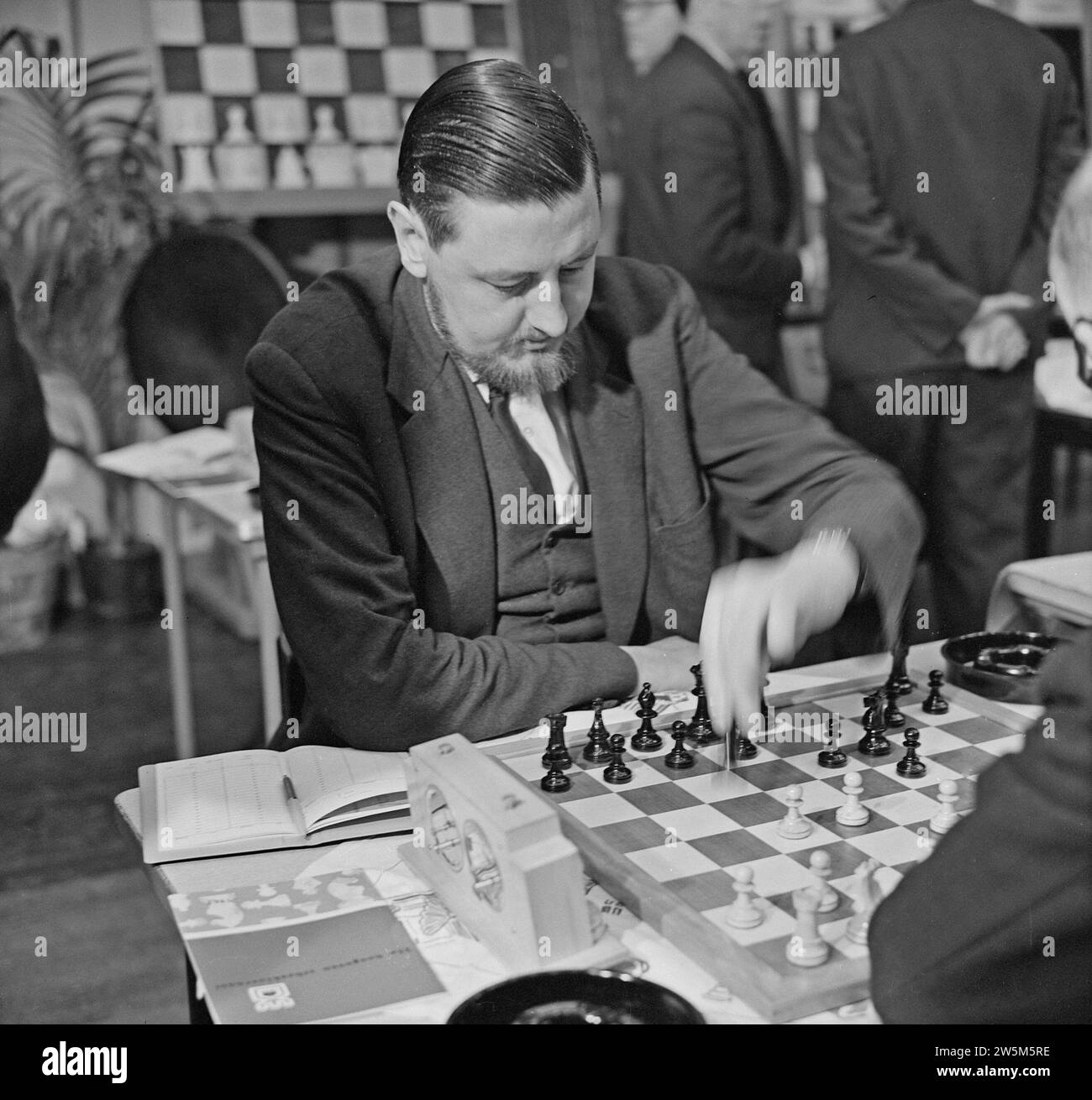 1960s chess player hi-res stock photography and images - Alamy