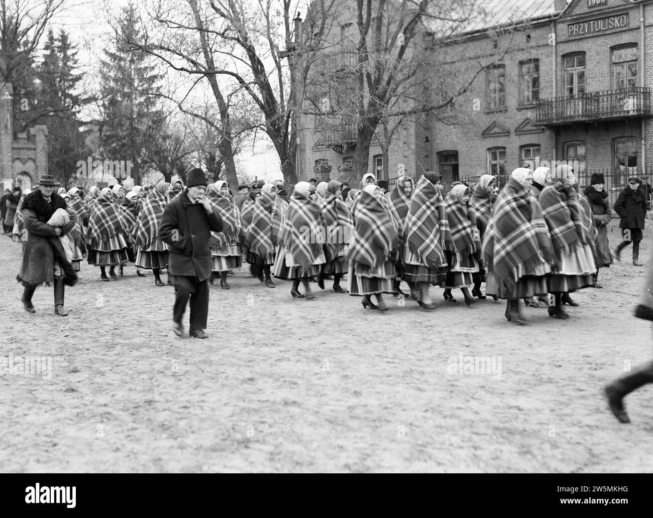 Women in traditional clothing leave the church in Lowicz on Sunday ...