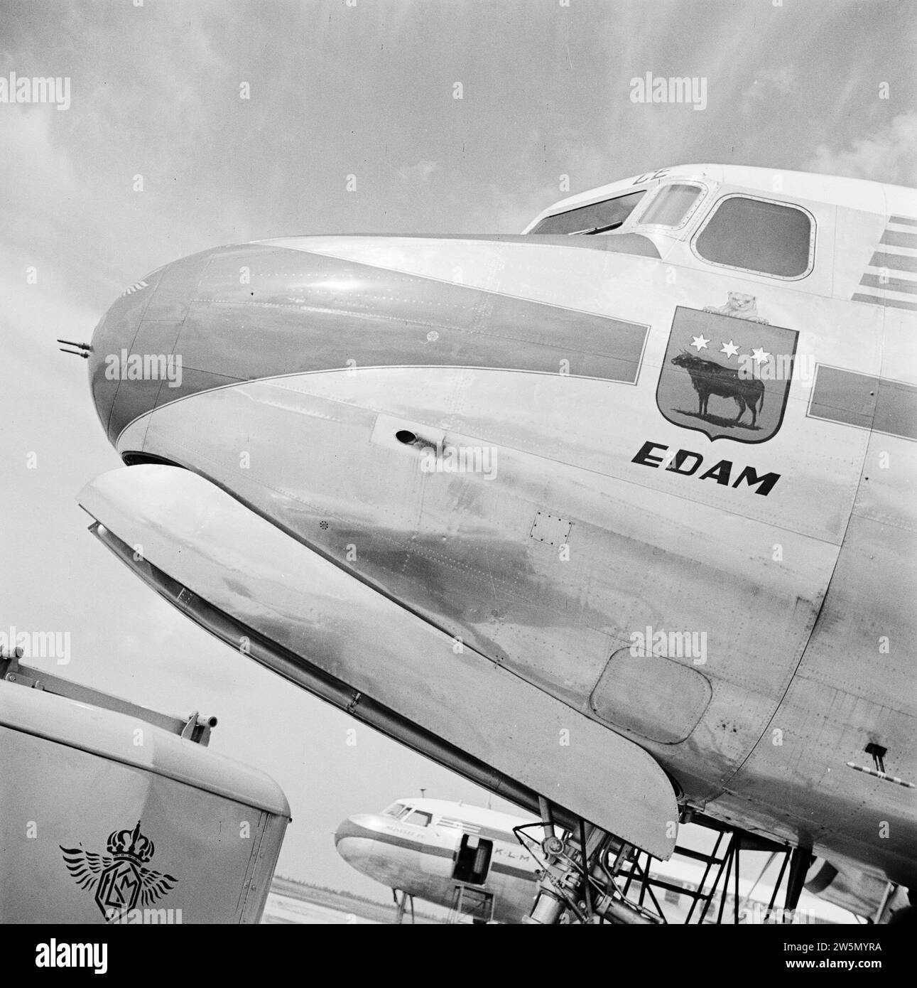 Klm dc 4 passenger plane hi-res stock photography and images - Alamy